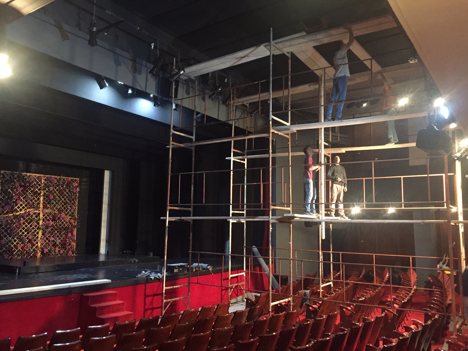 ΕΡΓΑΣΙΕΣ ΑΝΤΙΚΑΤΑΣΤΑΣΗΣ ΜΕΡΟΥΣ ΨΕΥΔΟΡΟΦΗΣ ΣΤΗΝ ΟΡΟΦΗ ΤΟΥ ΘΕΑΤΡΟΥ ...